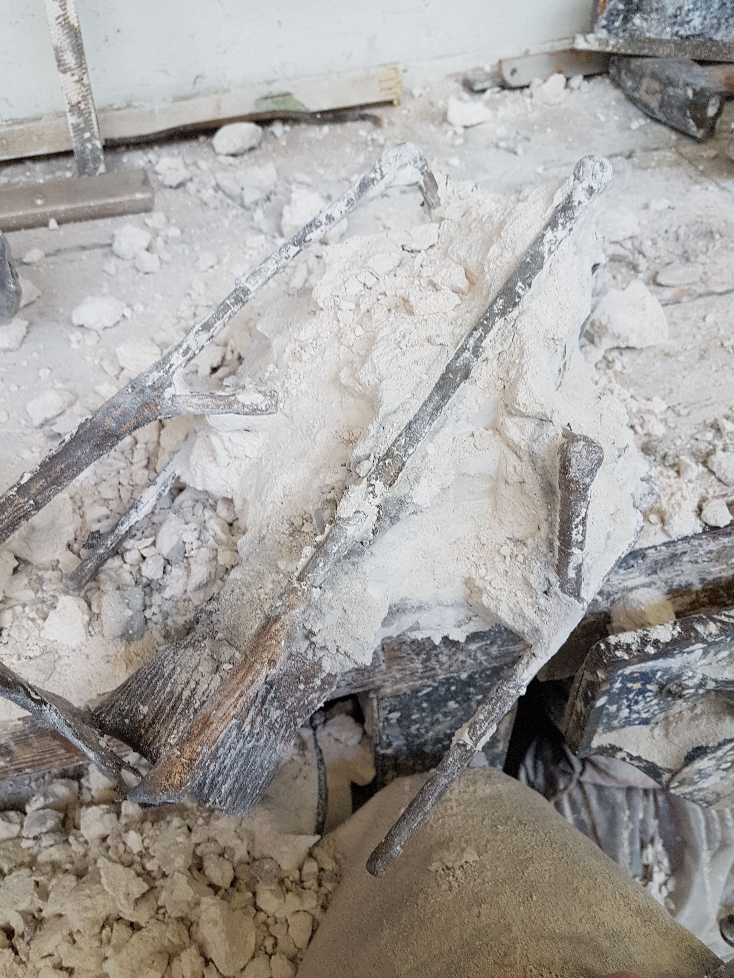 Cleaning Plaster From the Casts – KAT OUTTEN